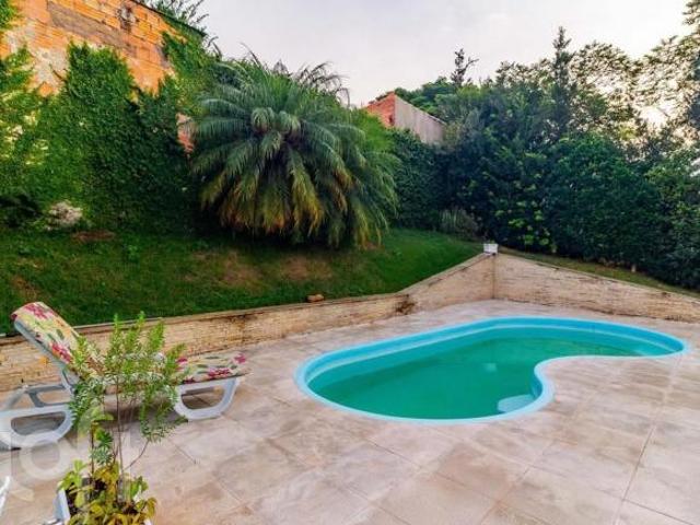 Casa à venda em Espírito Santo com 210 m², 3 quartos, 1 suíte, 6 vagas