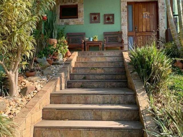 Casa à venda em Espírito Santo com 303 m², 4 quartos, 1 suíte, 4 vagas