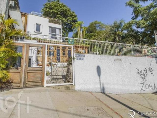 Casa à venda em Espírito Santo com 308 m², 3 quartos, 2 suítes