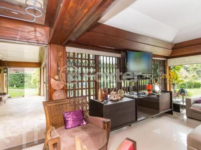 Casa à venda em Espírito Santo com 950 m², 4 quartos, 3 suítes, 10 vagas