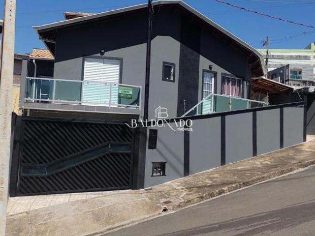 CASA À VENDA EM EXTREMA MG DA FINANCIAMENTO TEM ESCRITURA