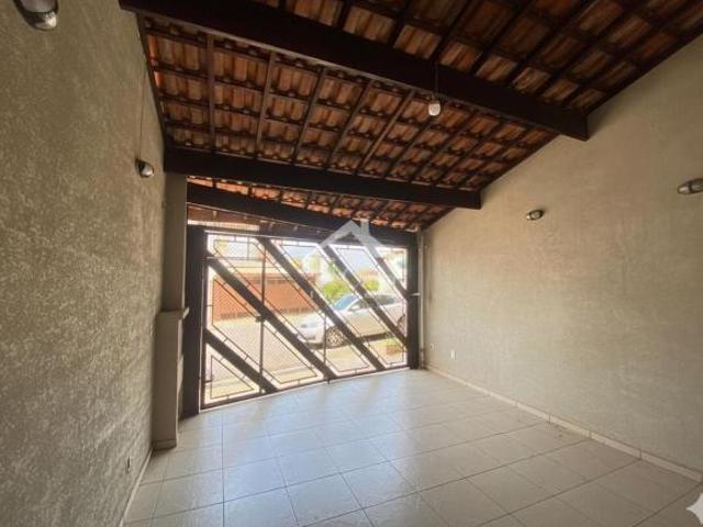 Casa a venda em excelente estado de conservação no Jd Alvinópolis em Atibaia