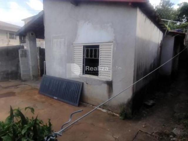 Casa à venda em EXCELENTE localização para se erguer um GALPÃO comercial
