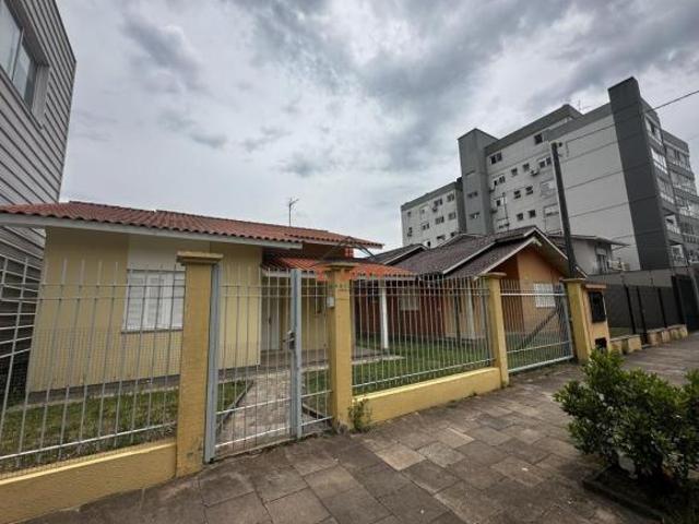 Casa à venda em Farroupilha Centro Com Quintal e Churrasqueira
