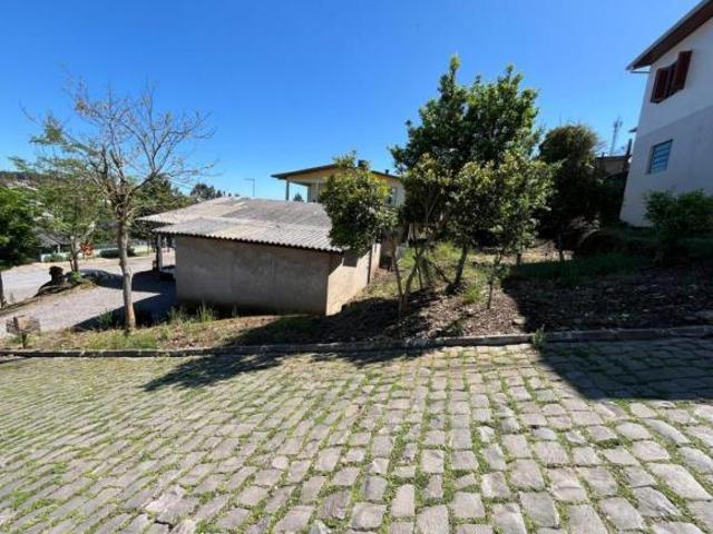 Casa à venda em Farroupilha, Bairro Industrial, 3 Dormitórios, Churrasqueira e Estuda Propostas
