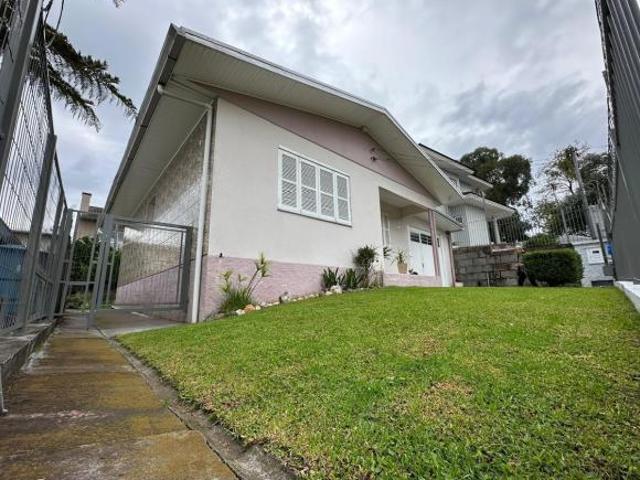 Casa à venda em Farroupilha, São José 3 Dormitórios, Churrasqueir