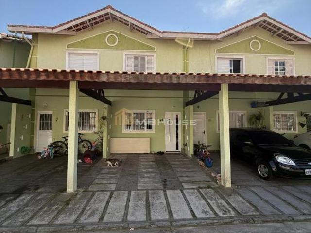 Casa à venda em Ferraz de Vasconcelos