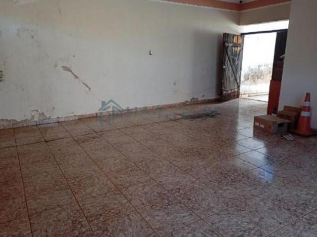 Casa à Venda em Franca SP: Imóvel Espaçoso no Prolongamento Santa Rita, 3 Quartos, 1 Suíte, 1 Sala