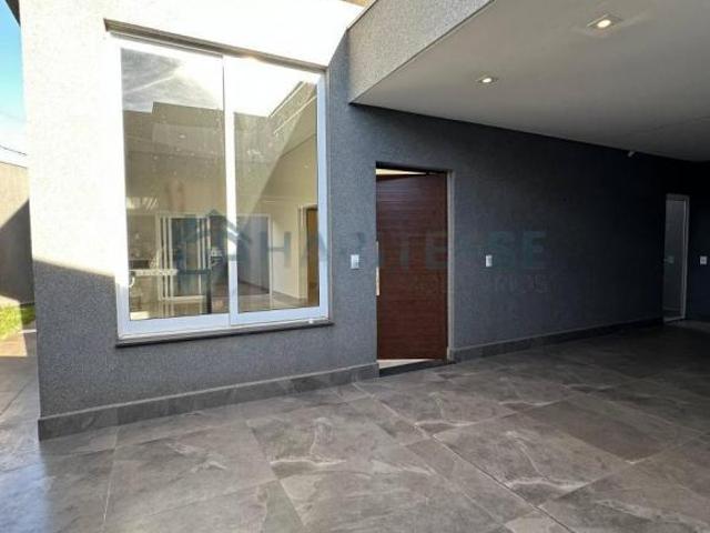 Casa à venda em Franca SP, Jardim Adelinha: 2 quartos, 1 suíte, 2 salas, 1 banheiro, 2 vagas, 135,00