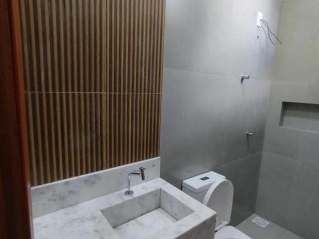 Casa à venda em Franca SP, Jardim Adelinha: 3 quartos, 1 suíte, 1 sala, 2 banheiros, 2 vagas, 125,00