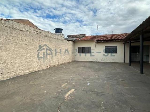 Casa à venda em Franca SP, Jardim Paineiras: 1 quarto, 2 salas, 1 banheiro, 6 vagas, 50m² de área!