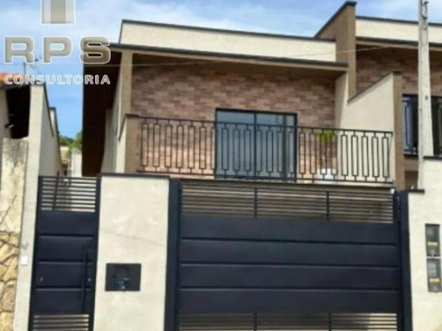 Casa a venda em frente ao Lago em Atibaia, com 3 dormitórios sendo 1 suíte. Sala ampla com varanda