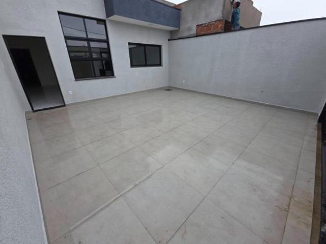 Casa à venda em Hortolândia SP, Jardim das Figueiras II: 3 quartos, 1 suíte, 2 salas, 2 banheiros, 1