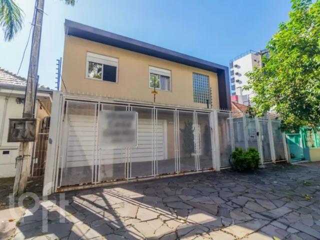Casa à venda em Higienópolis com 402 m², 3 quartos, 1 suíte, 6 vagas