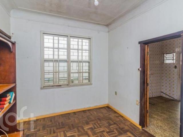 Casa à venda em Higienópolis com 216 m², 3 quartos, 1 suíte, 3 vagas