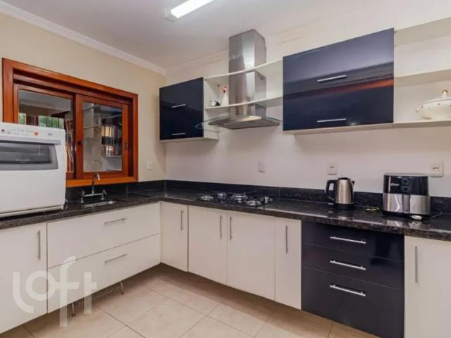 Casa à venda em Hipica com 160 m², 5 quartos, 2 suítes, 2 vagas