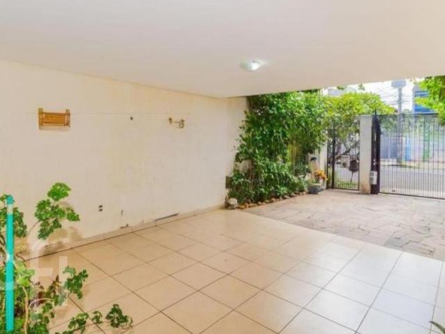Casa à venda em Hipica com 204 m², 3 quartos, 1 suíte, 4 vagas