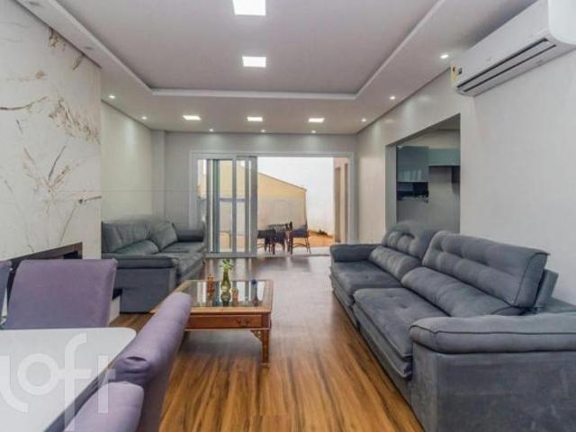 Casa à venda em Hipica com 220 m², 4 quartos, 1 suíte, 2 vagas