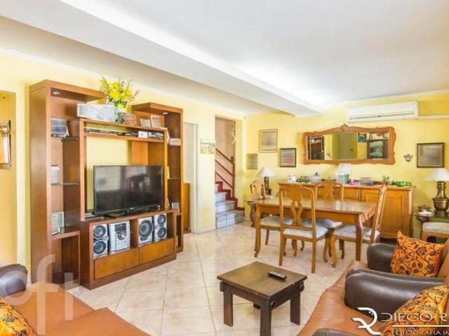 Casa à venda em Hipica com 222 m², 3 quartos, 3 suítes, 2 vagas
