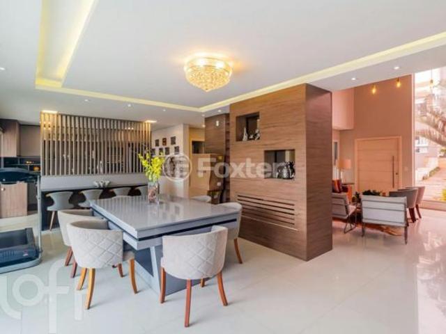 Casa à venda em Hipica com 291 m², 3 quartos, 3 suítes, 4 vagas
