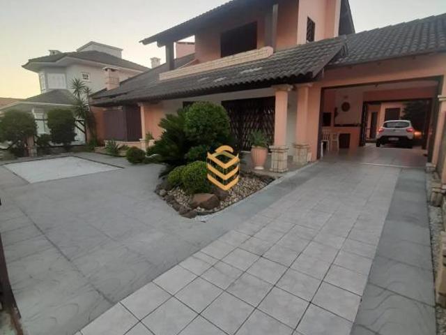 Casa à venda em Imbé, Centro Com piscina e suíte master