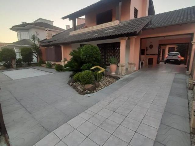 Casa à venda em Imbé, Centro Com piscina e suíte master