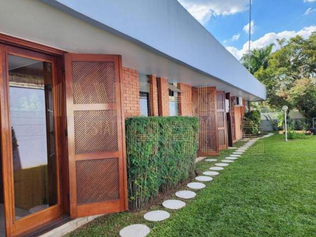 Casa à venda em Interlagos | 4 quartos / 4 suítes
