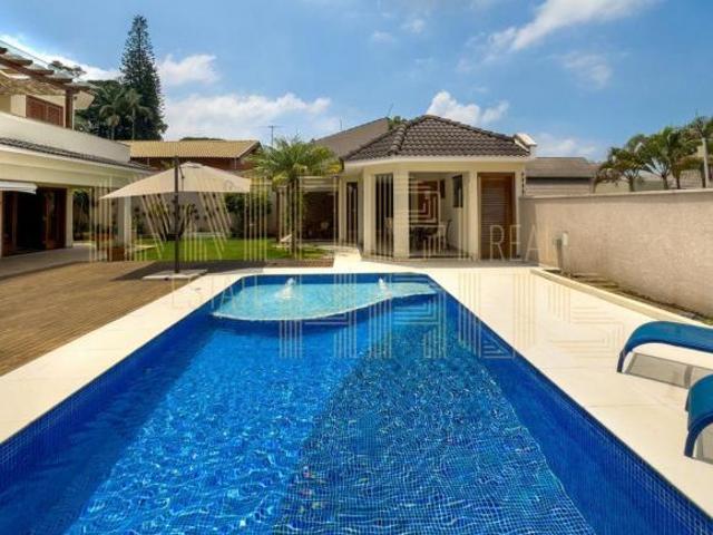 Casa à venda em Interlagos | 4 quartos / 4 suítes