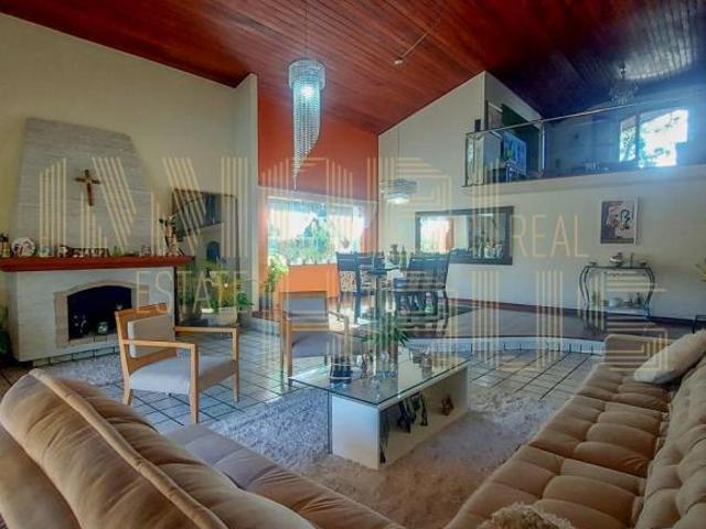 Casa à venda em Interlagos 4 quartos