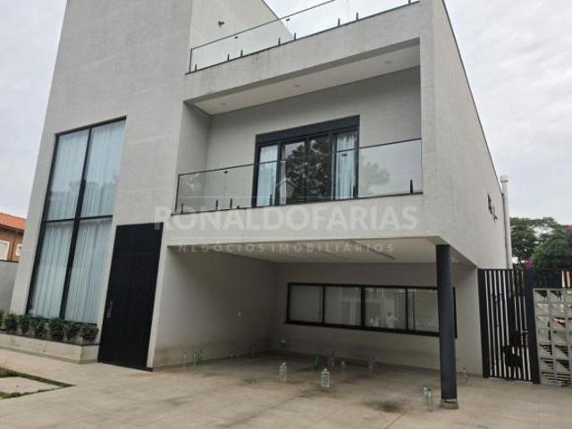 CASA A VENDA EM INTERLAGOS