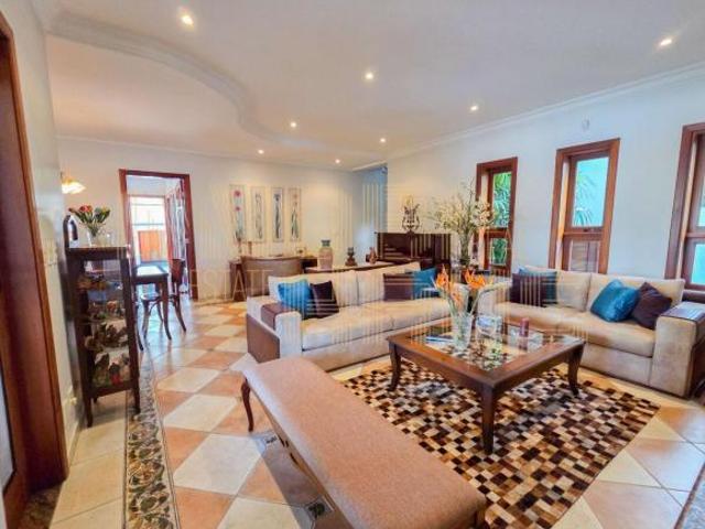 Casa à venda em Interlagos | 3 quartos/ 3 suítes