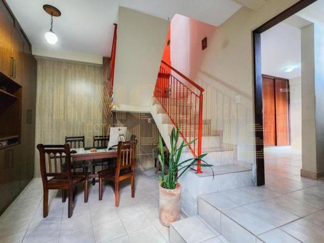 Casa à venda em Interlagos | 3 quartos