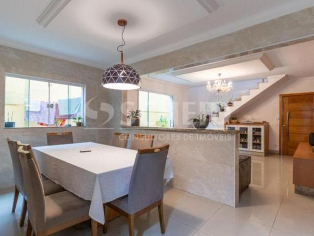 Casa á Venda em Interlagos com 125m², 3 quartos sendo 3 suítes, 3 vagas