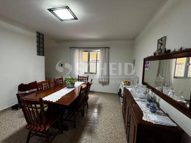Casa á Venda em Interlagos com 125m², 3 quartos sendo 3 suítes, 3 vagas