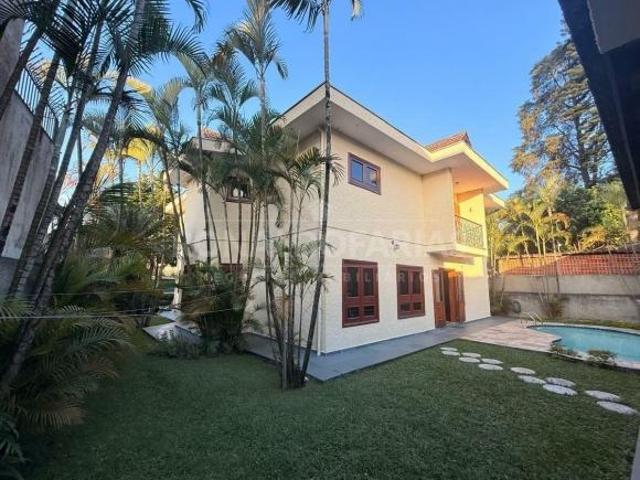 Casa à Venda em Interlagos com 4 Dormitórios 3 Suítes e 6 Vagas de Garagem