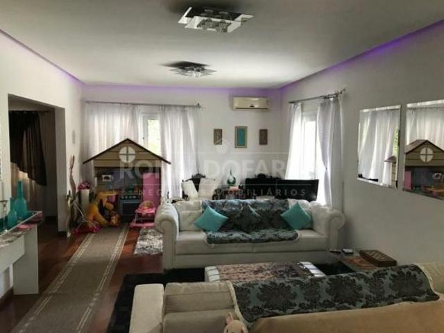 Casa a Venda em Interlagos com 4 Dormitórios Suítes e 8 Vagas de Garagem
