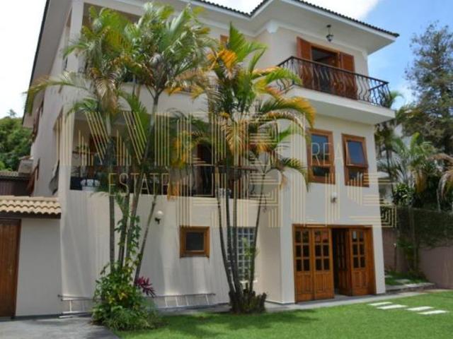 Casa à venda em Interlagos | Com vista para a represa | 4 Quartos / 4 Suítes