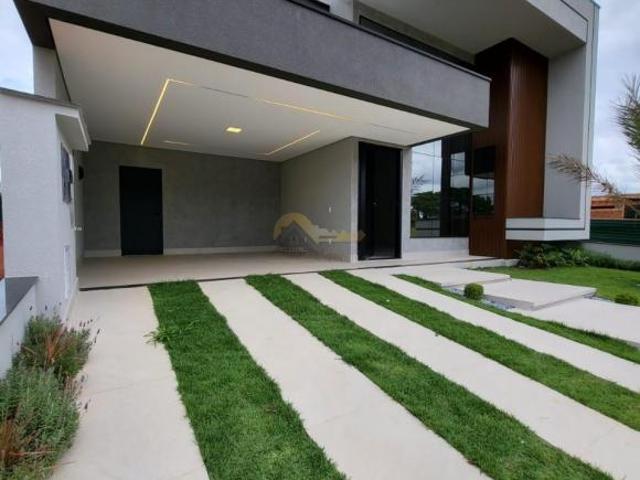 CASA À VENDA EM INDAIATUBA 3 suítes, 4 banheiros, 4 vagas, 2 salas, piscina Jardim Villa Sapezal