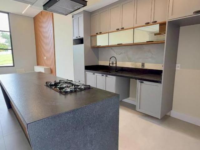 Casa à venda em Indaiatuba, Chácara Alvorada, com 3 suítes, com 225 m², Villa Sapezal