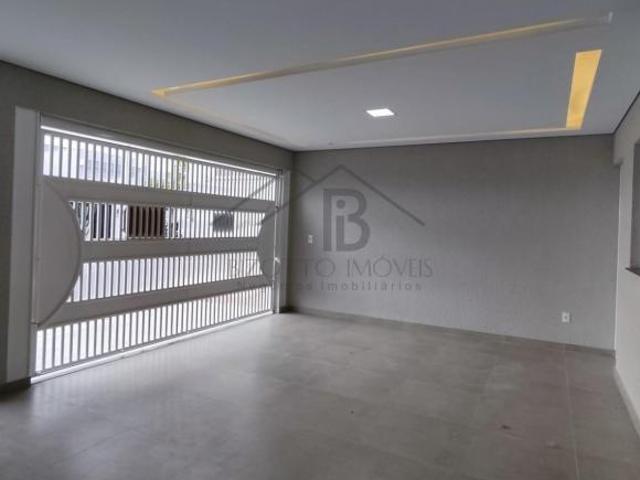 CASA À VENDA EM INDAIATUBA, INTERIOR DE SÃO PAULO, COM 136 M² DE ÁREA CONSTRUÍDA. POSSUI 3 DORMITÓRI