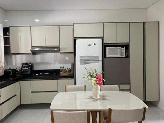Casa à venda em Indaiatuba SP, 3 quartos, 1 suíte, 2 salas, 2 banheiros, 2 vagas, 138m² no Jd. Res