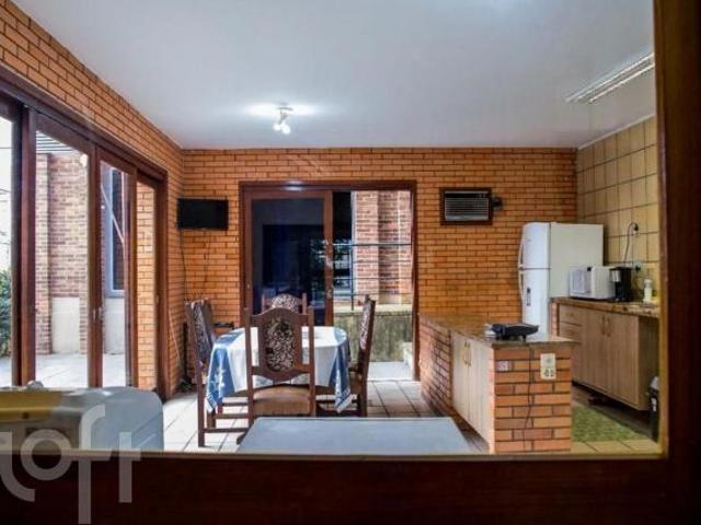 Casa à venda em Independência com 242 m², 3 quartos, 2 vagas