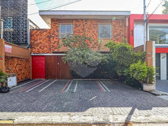 Casa à venda em Indianópolis SP