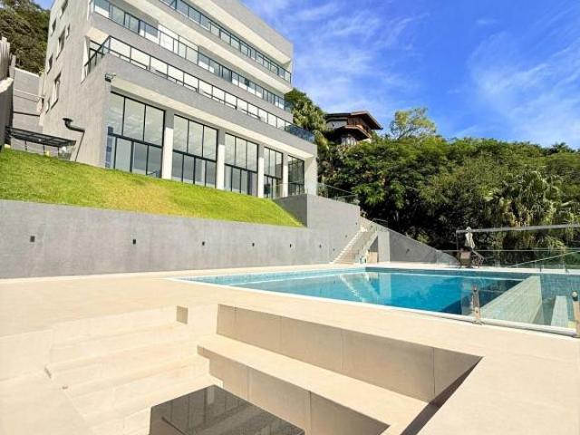 Casa à Venda em Igaratá Pé na Água