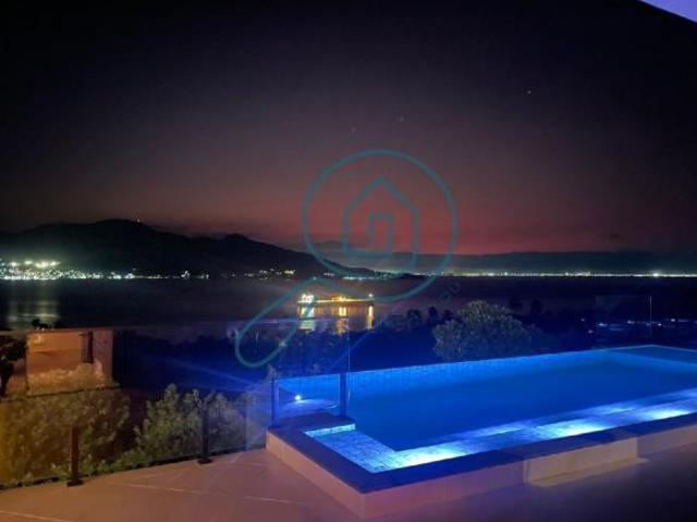 CASA À VENDA EM ILHABELA  5 SUÍTES  ACADEMIA  PISCINA  CHURRASQUEIRA  VISTA PANORÂMICA PARA O MAR  M
