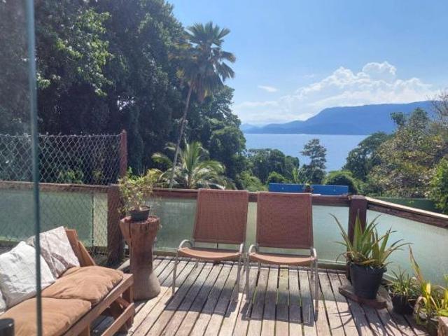 Casa a Venda em Ilhabela