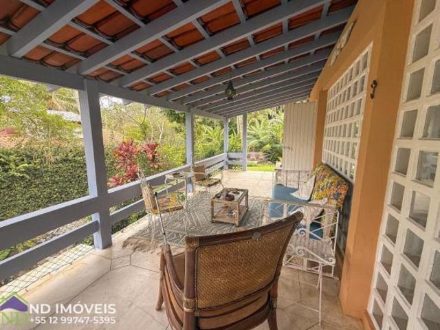 Casa à venda em Ilhabela com piscina, área gourmet, 4 suítes e edícula 640m² de terreno 258,94 m²
