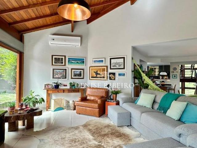 Casa à venda em Ilhabela com Vista