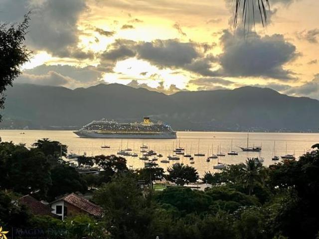 Casa à Venda em Ilhabela SP