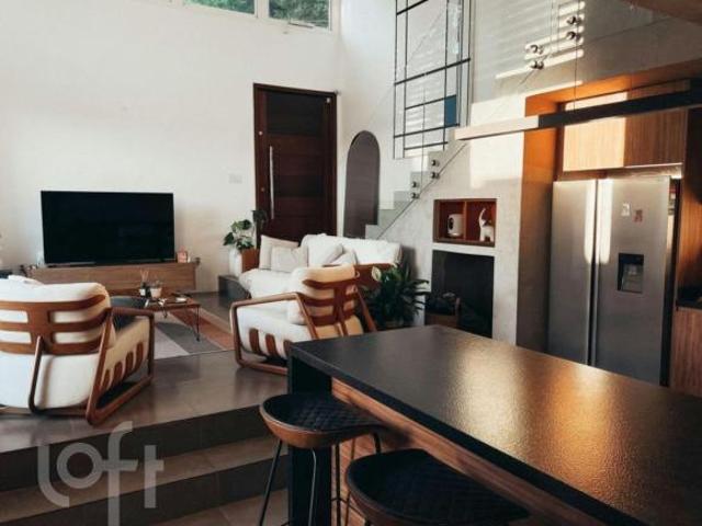 Casa à venda em Ipanema com 164 m², 3 quartos, 1 suíte, 2 vagas
